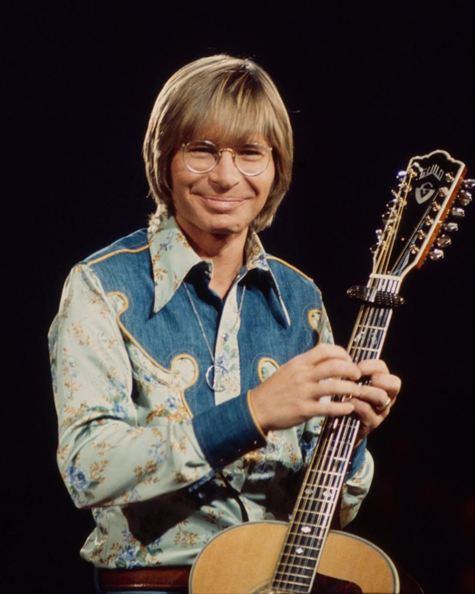 John Denver – Take Me Home, Country Roads – Country Music